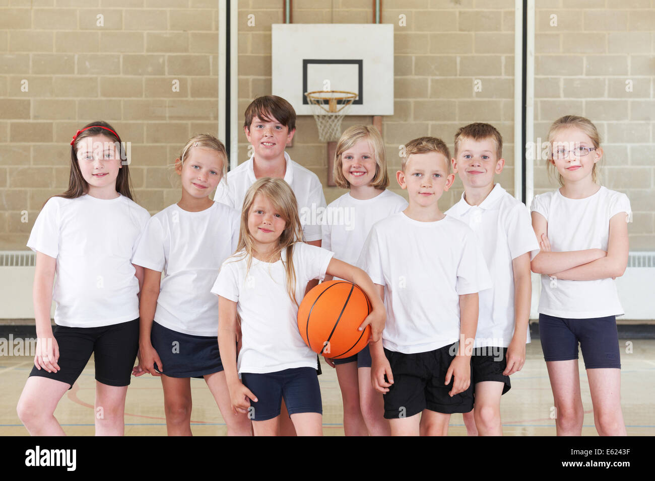 Pupils In Elementary School Basketball Team Stock Photo - Alamy