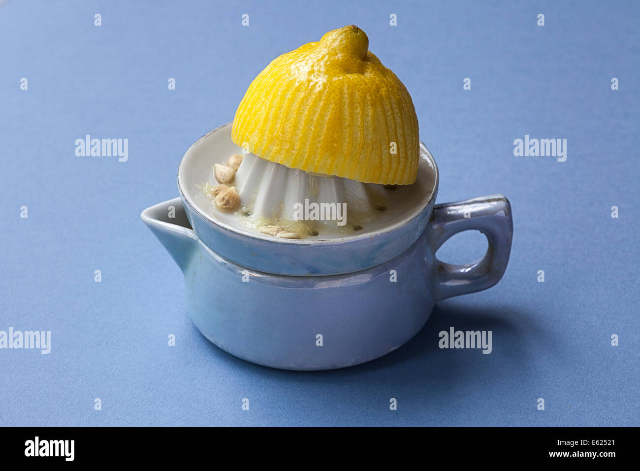 Blue porcelain lemon squeezer / juicer Stock Photo - Alamy