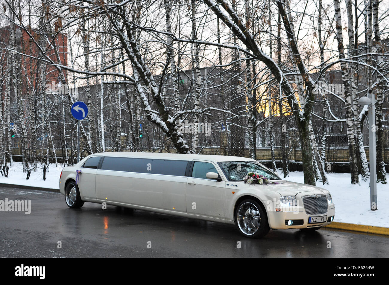 Long limo car hi-res stock photography and images - Alamy