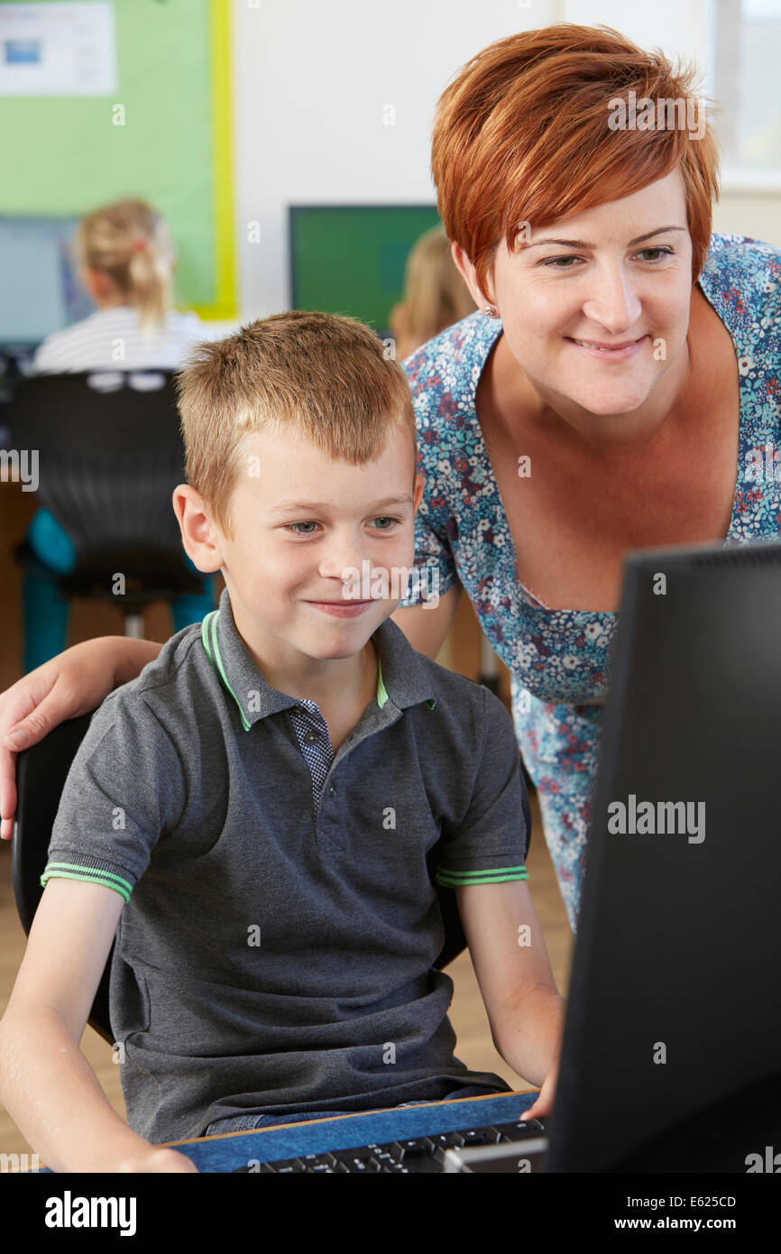 Male teacher computer classroom hi-res stock photography and images - Alamy