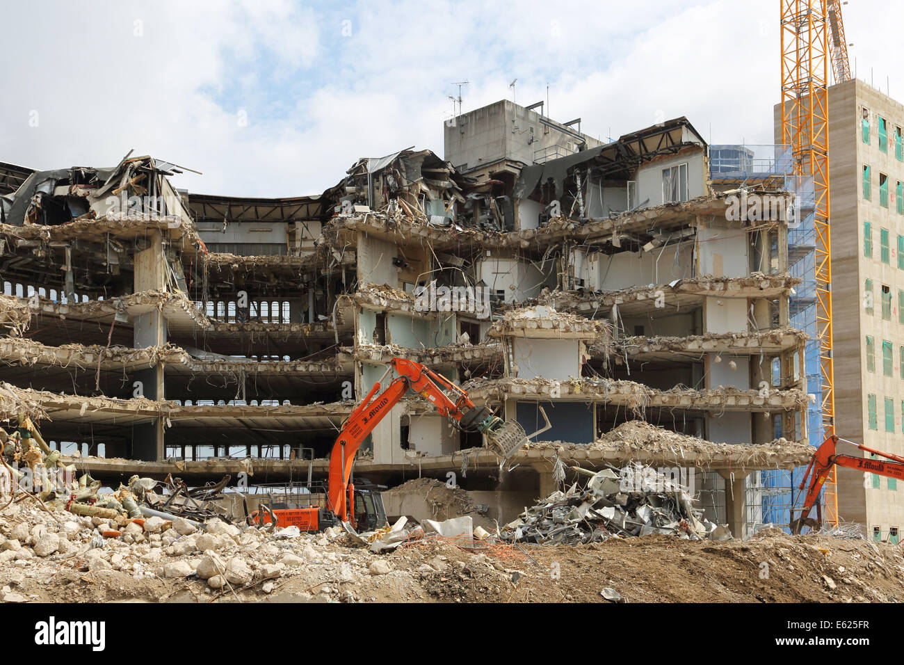 Concrete building demolition hi-res stock photography and images - Alamy