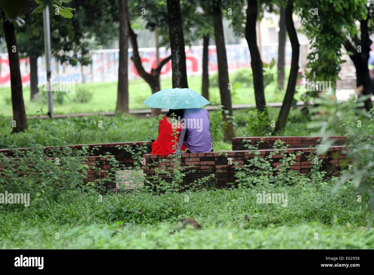 Dhaka 2014. A Couple spending time in Ramna Park in Dhaka. Bangladesh ...