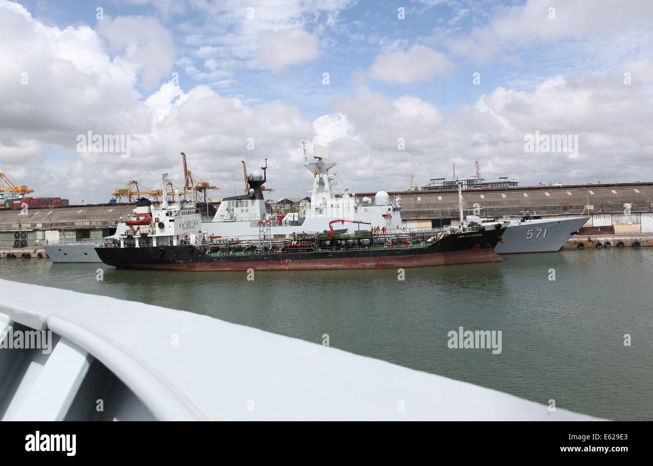 Chinese navy amphibious landing hi-res stock photography and images - Alamy