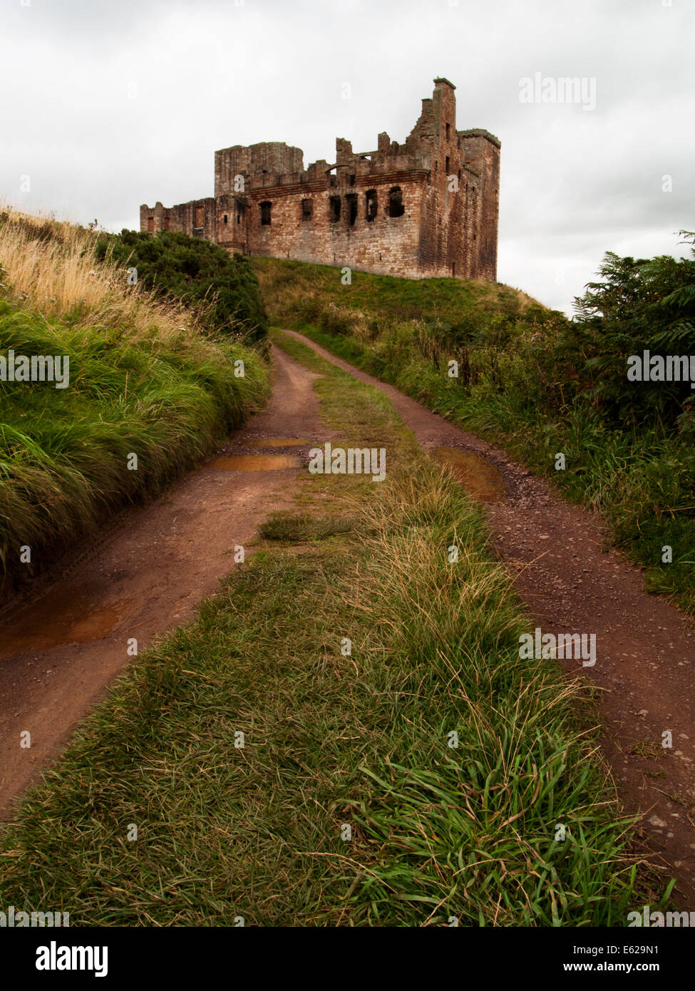 Crichton castle hi-res stock photography and images - Alamy