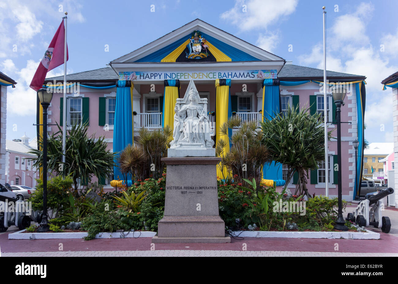 Parliament House with statue of Queen Victoria, Parliament Square ...
