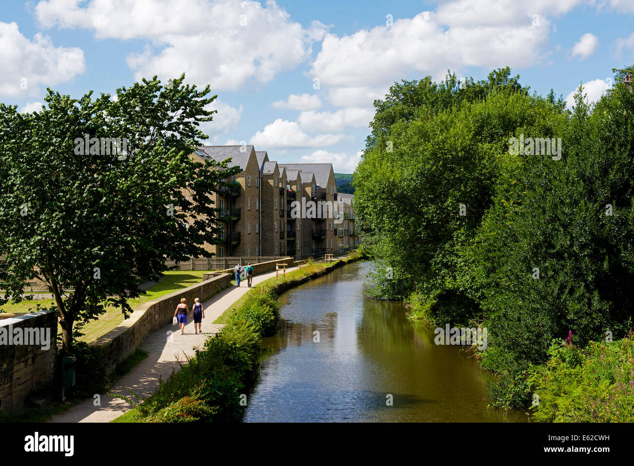 The Rochdale Canal at Mytholmroyd, Calderdale, West Yorkshire, England ...