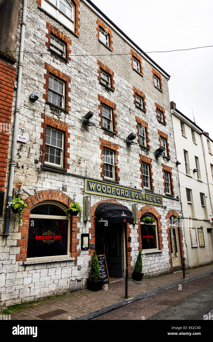 The woodford restaurant hi-res stock photography and images - Alamy