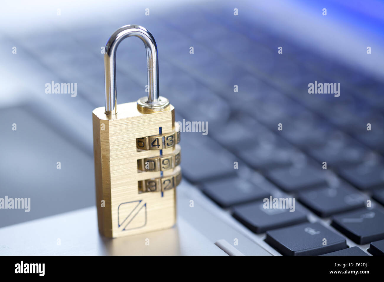 Cyber security keyboard padlock hi-res stock photography and images - Alamy