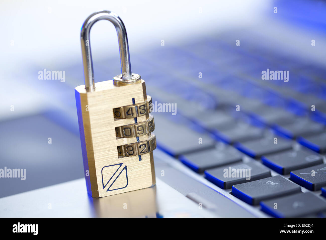 Security on line hi-res stock photography and images - Alamy
