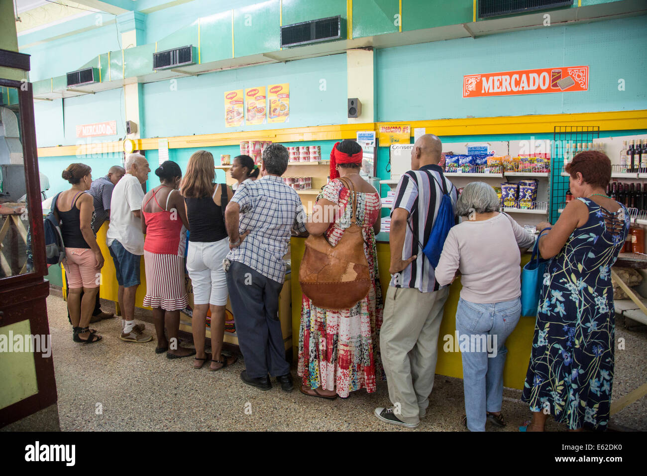 Empty shop havana hi-res stock photography and images - Alamy
