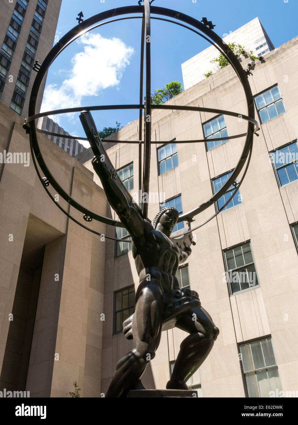 Atlas Statue in Rockefeller Center, NYC Stock Photo - Alamy