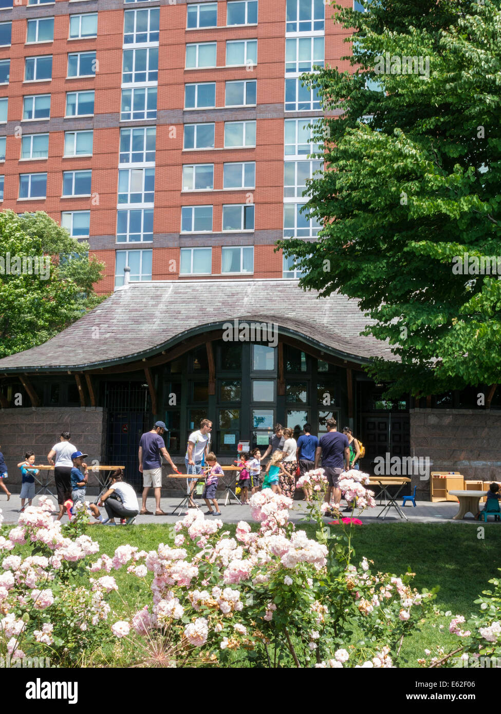 Rockefeller park in battery park hi-res stock photography and images ...