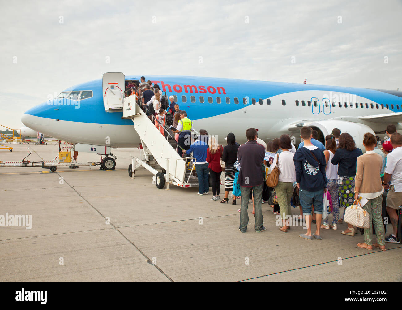 Tui airplane airport gatwick hi-res stock photography and images - Alamy