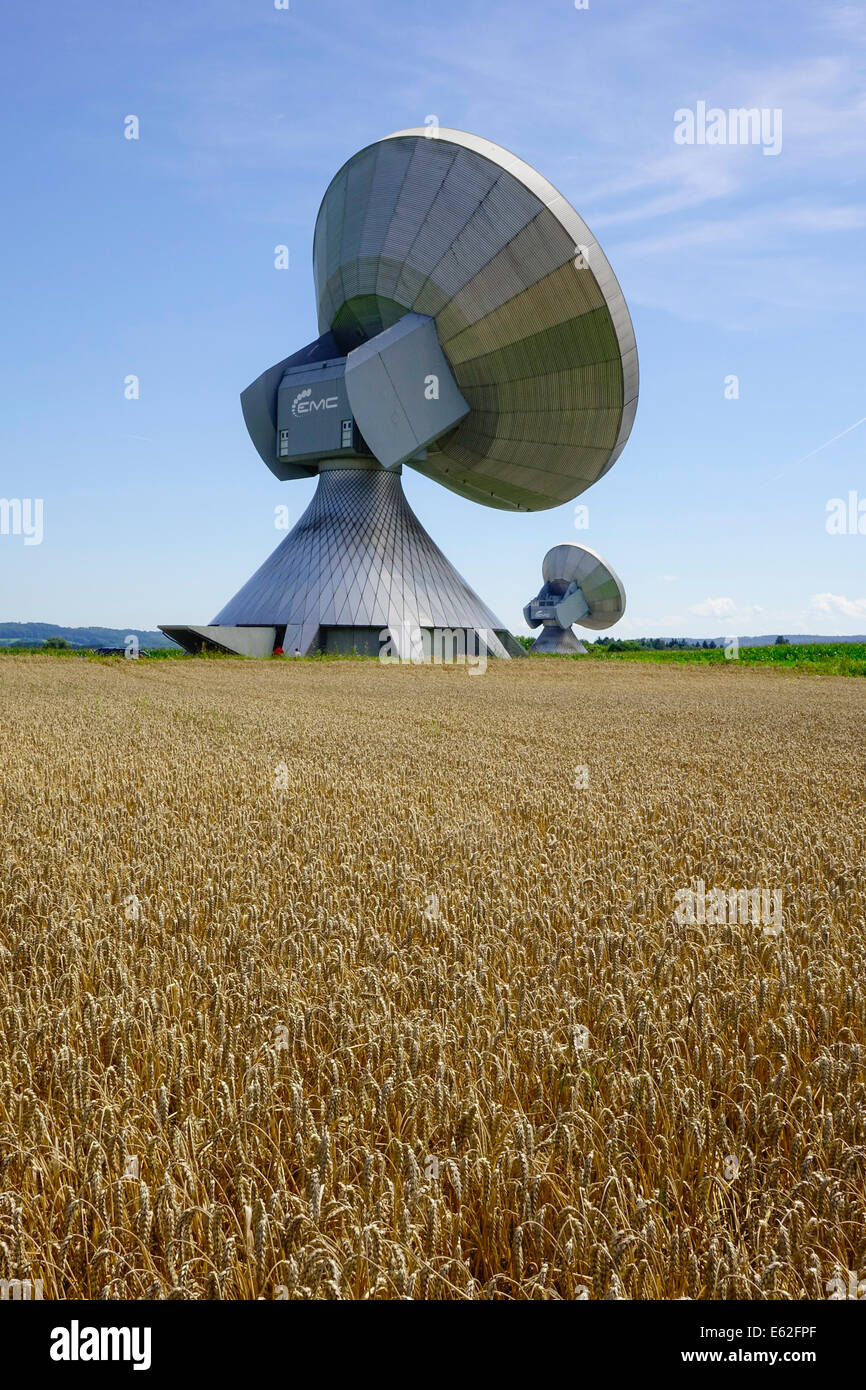 Dish aerial raisting earth station hi-res stock photography and images ...