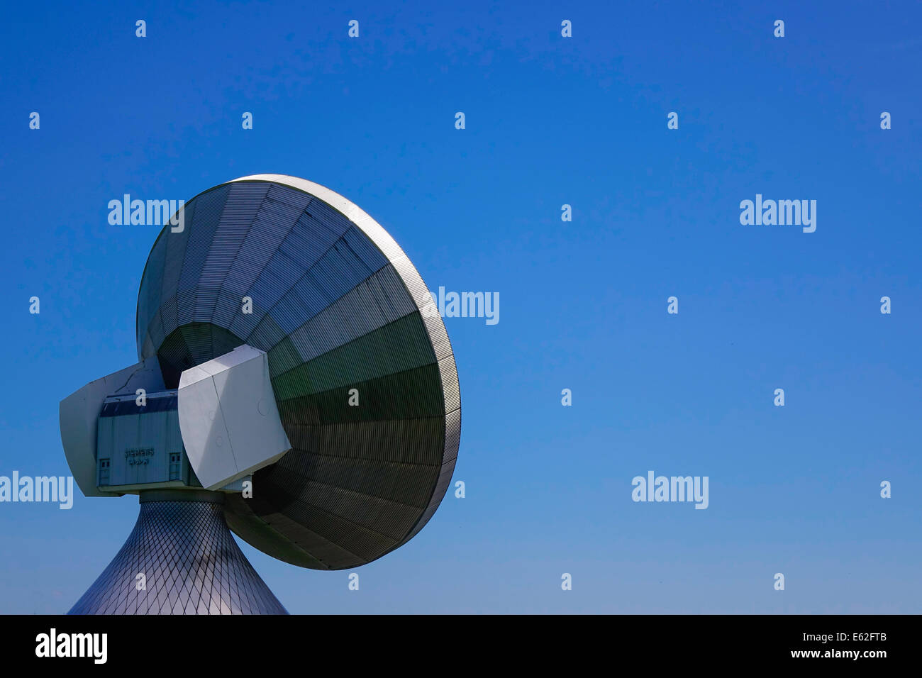 Satellite dish, Raisting Satellite Earth Station, ground station ...