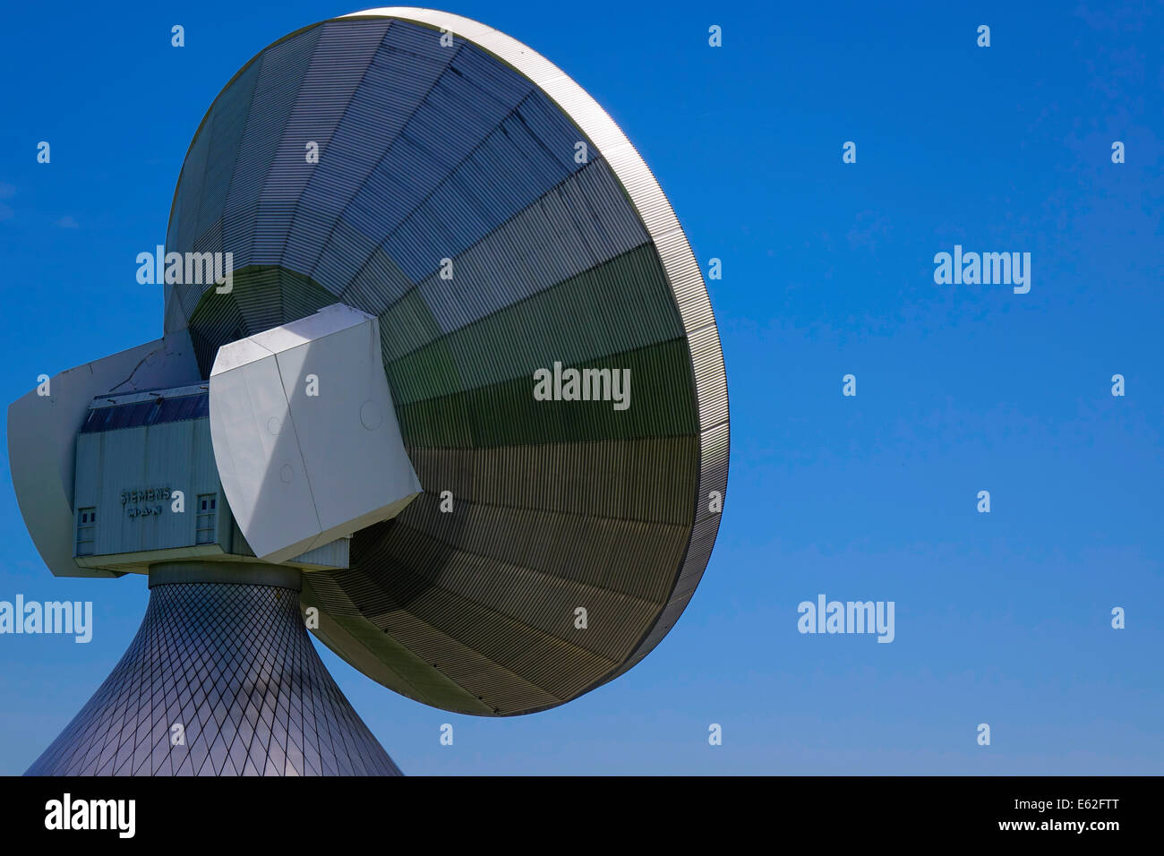Communications satellite dish hi-res stock photography and images - Alamy