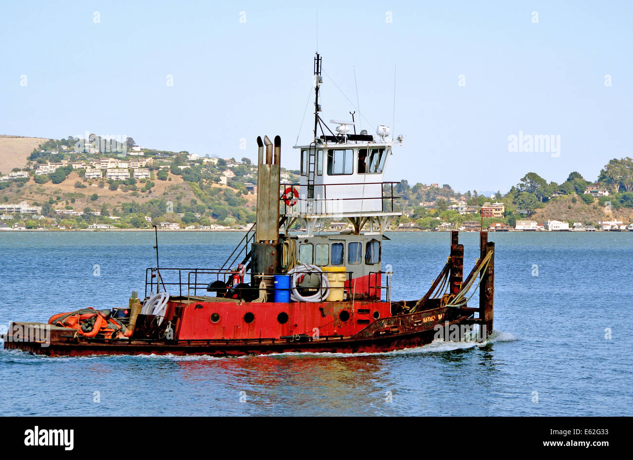 Tug boat barge hi-res stock photography and images - Alamy
