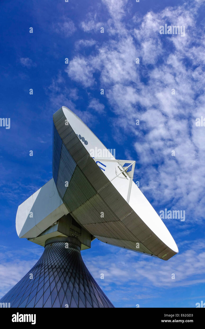 Satellite dish, Raisting Satellite Earth Station, ground station ...