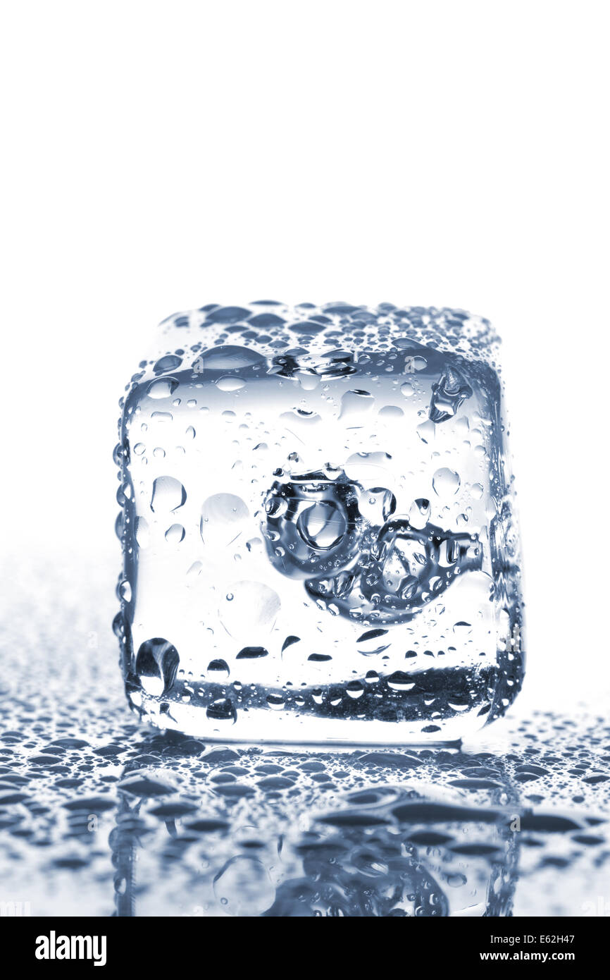 Melting ice cube hi-res stock photography and images - Alamy