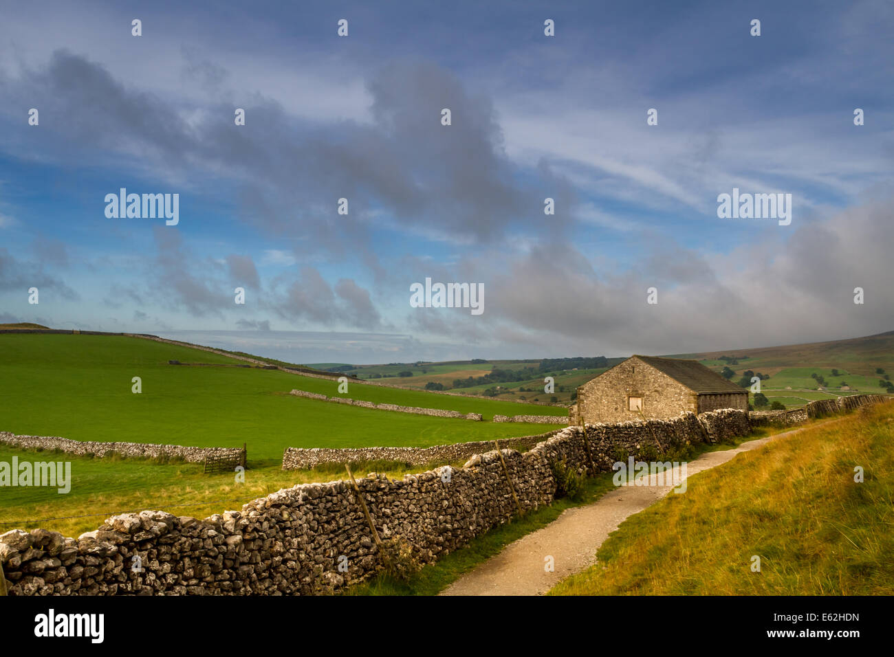 Typical Yorkshire limestone wall and barn - near Malham Cove, Yorkshire ...