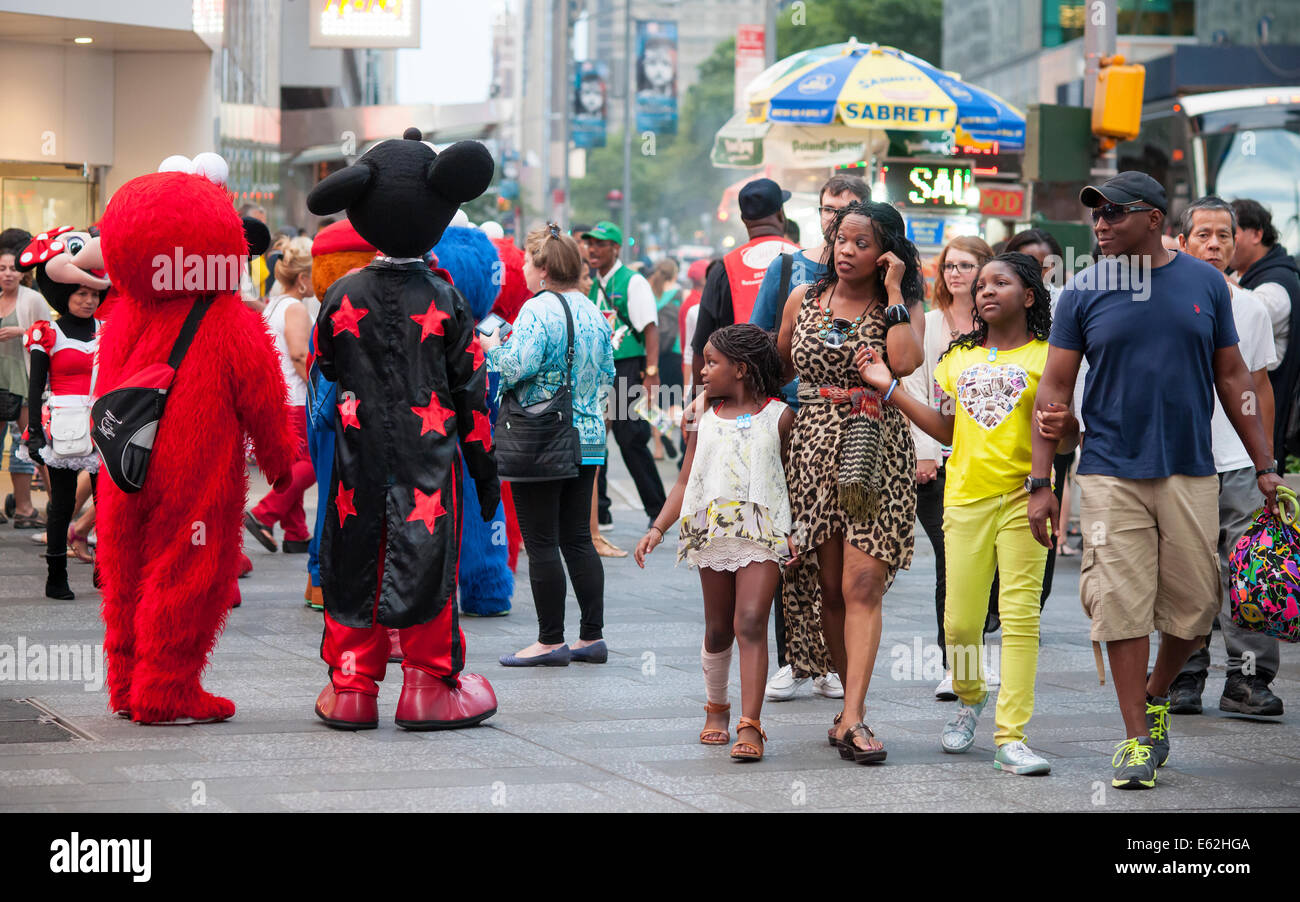 Cartoon Characters Times Square Manhattan High Resolution Stock Photography and Images - Alamy