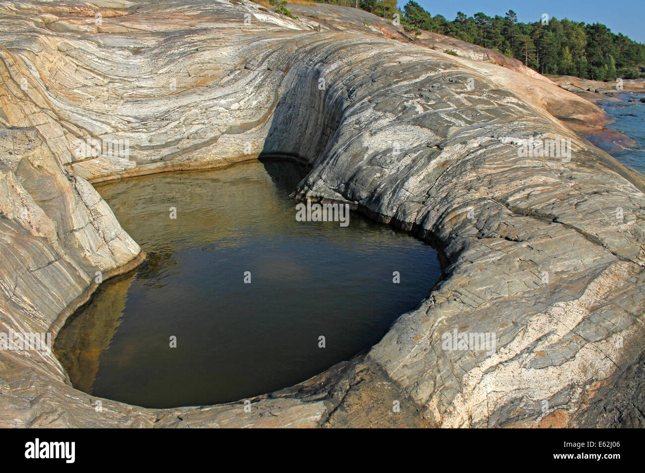 Biggest giants kettle, the Jungfrusund giants kettle, in the ...