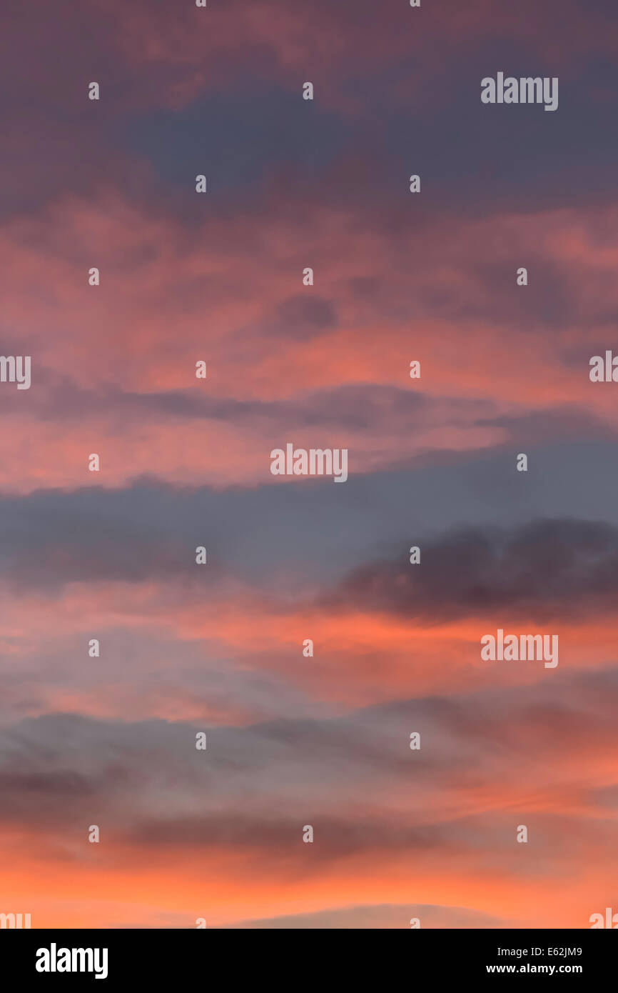 Red color clouds hi-res stock photography and images - Alamy