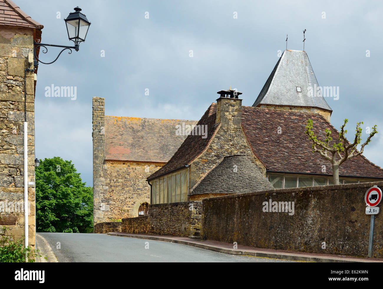 French medieval building hi-res stock photography and images - Alamy