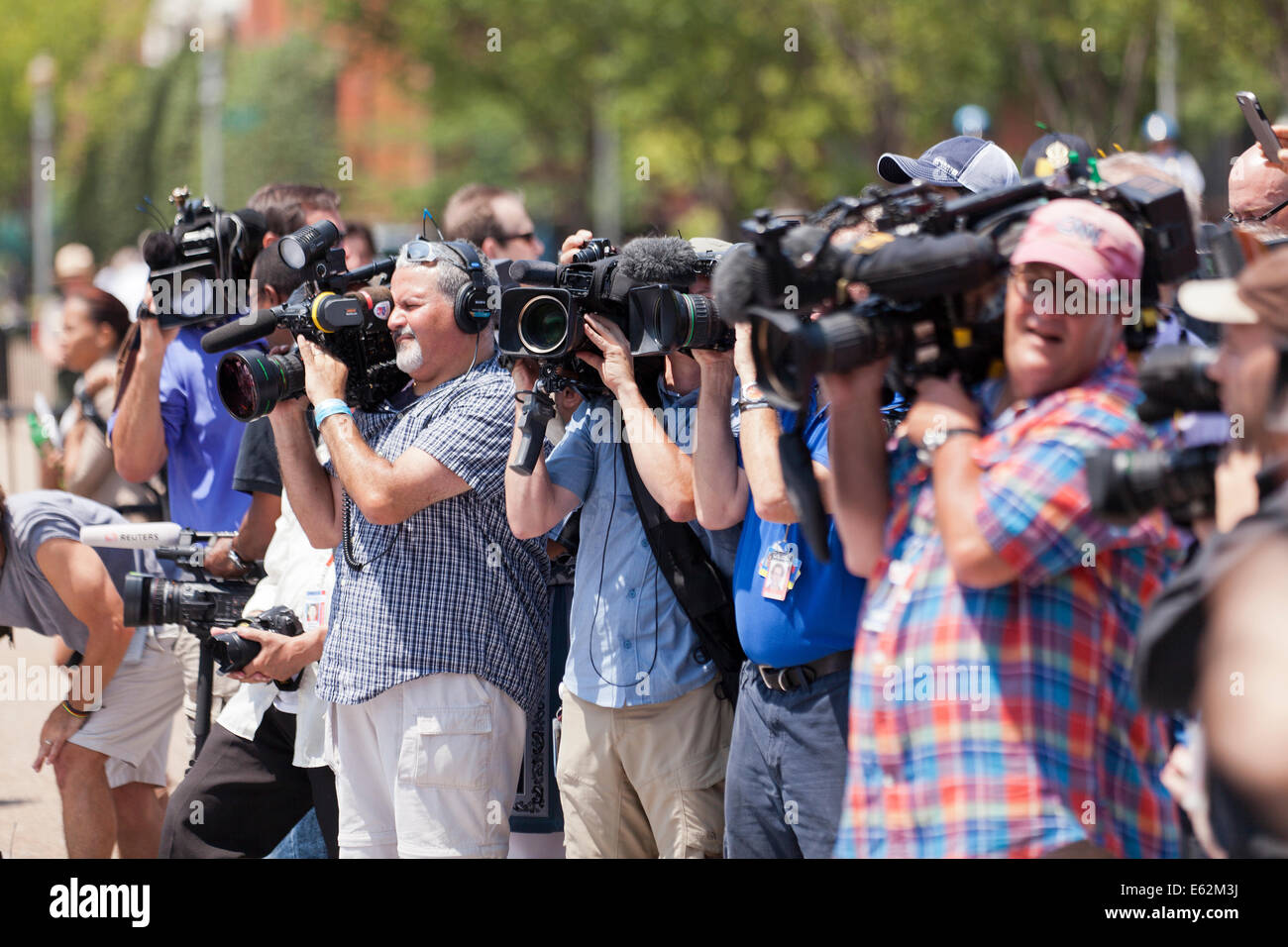 Cameramen hi-res stock photography and images - Alamy