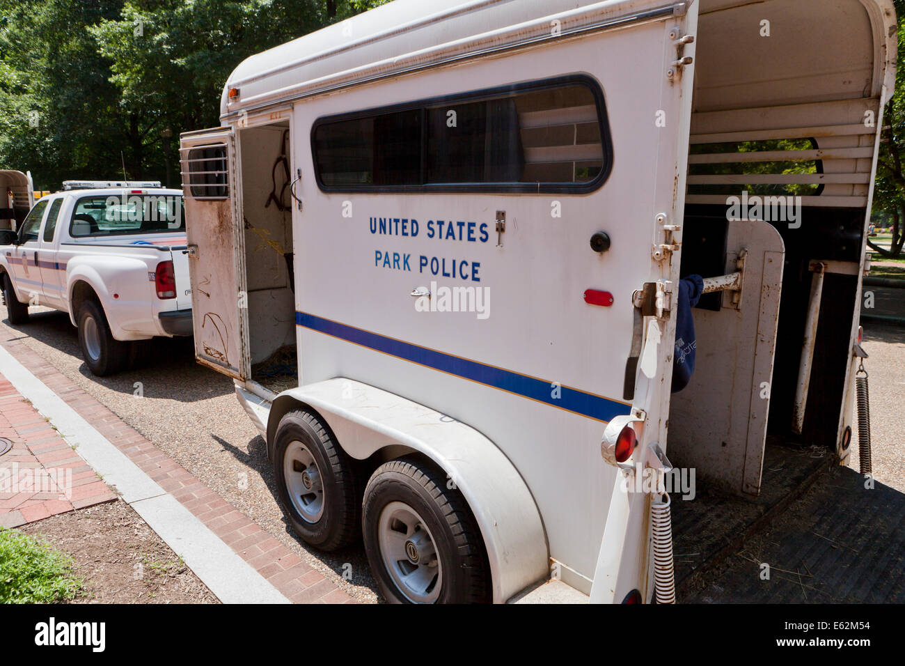 Nypd Truck And Horse Trailer