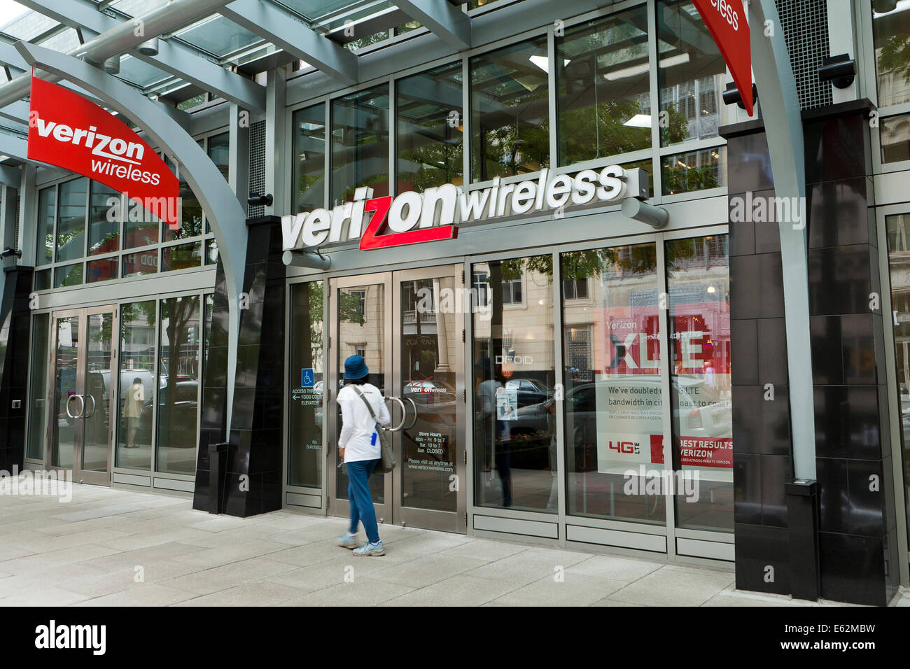 Verizon wireless store hi-res stock photography and images - Alamy