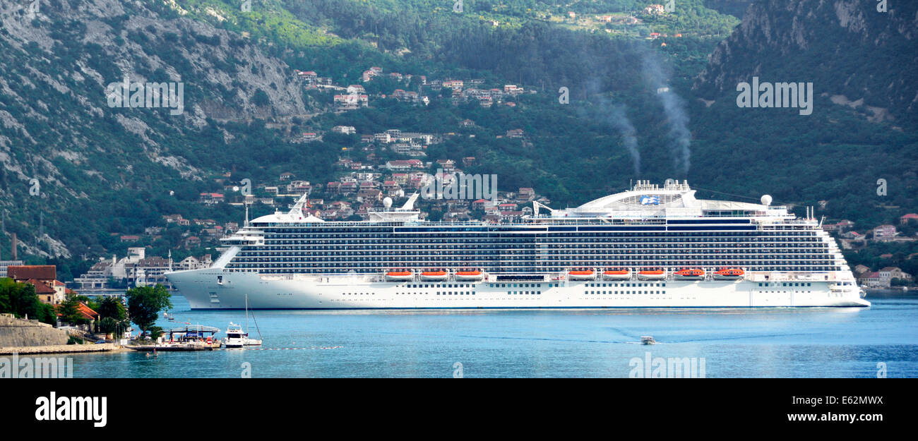 Smoke from cruise ship ocean liner Regal Princess manoeuvring to leave ...