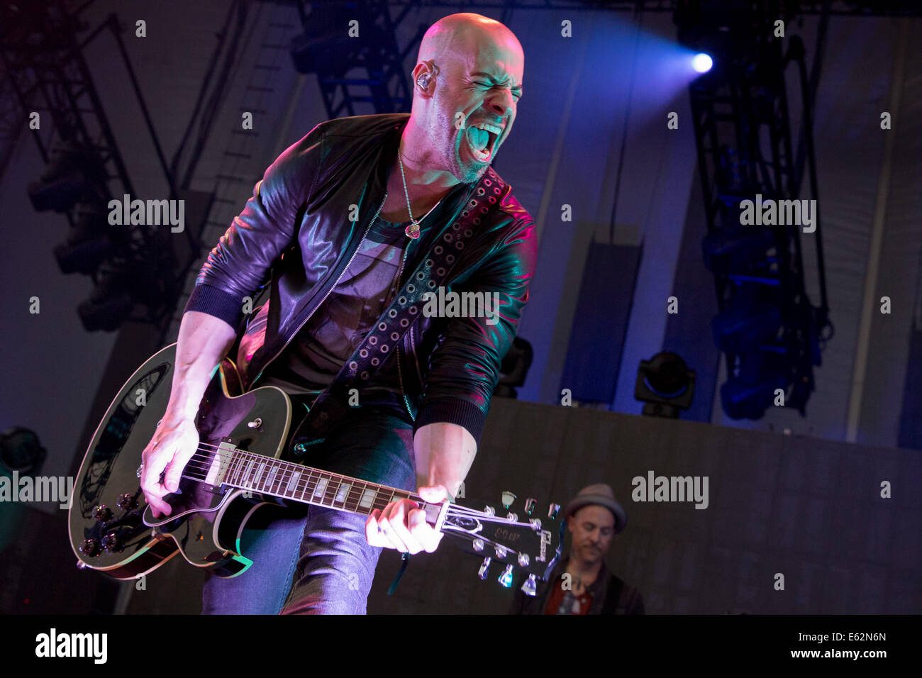 Chicago, Illinois, USA. 10th Aug, 2014. Vocalist CHRIS DAUGHTRY of the ...