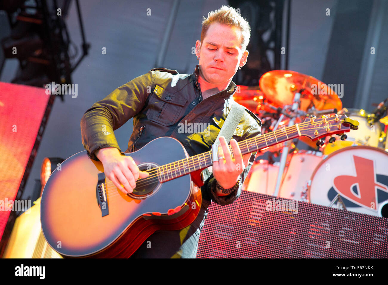 Chicago, Illinois, USA. 10th Aug, 2014. Guitarist BRIAN CRADDOCK of the ...