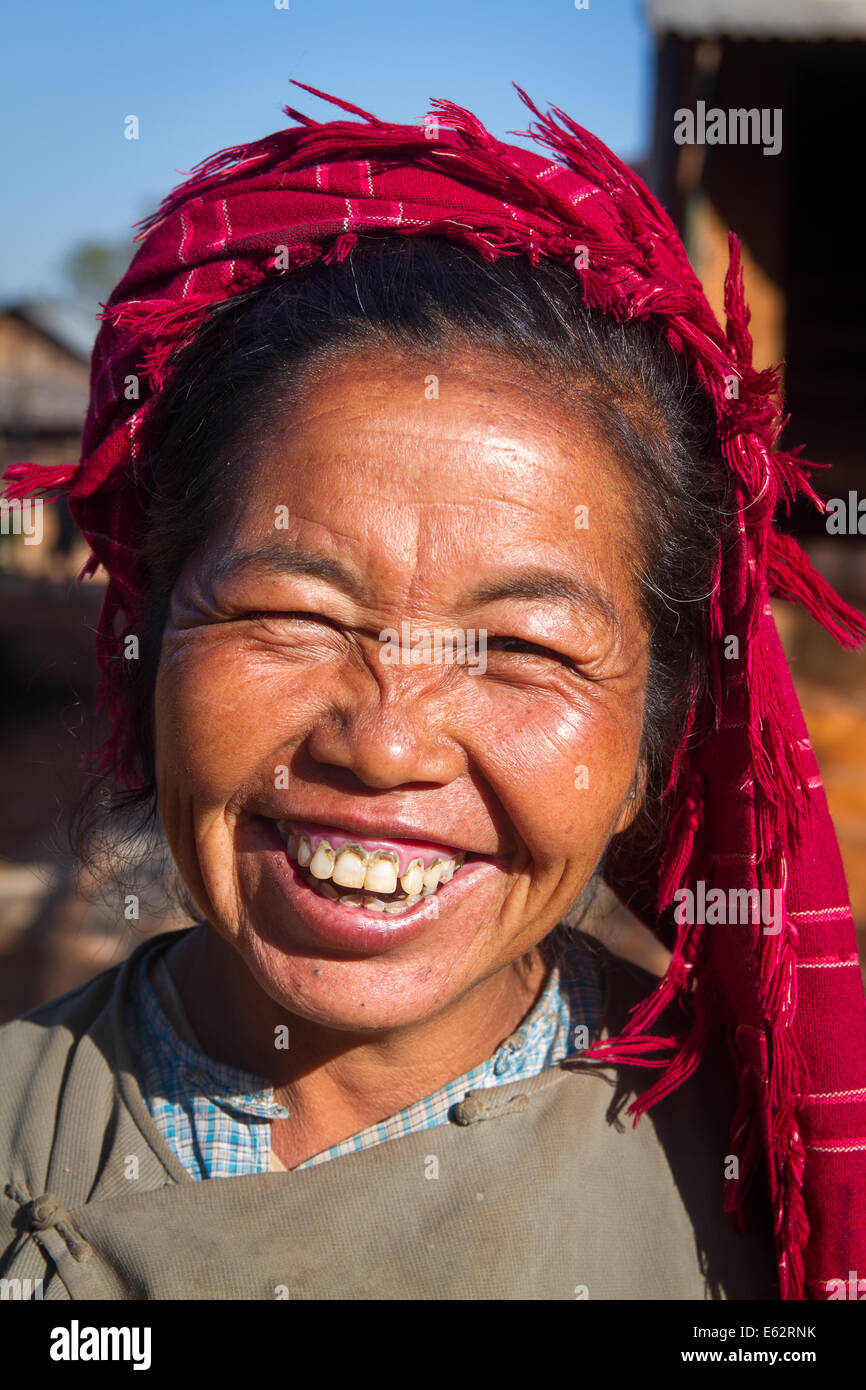 Shan woman in traditional clothing, Shan State, Myanmar. Photo © Nile ...