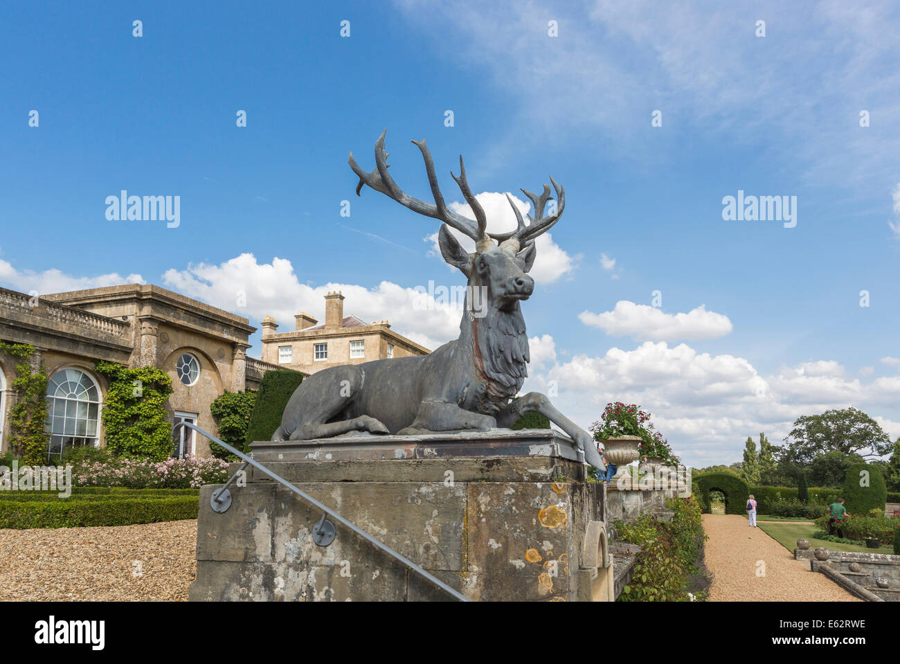 Stag statue hi-res stock photography and images - Alamy