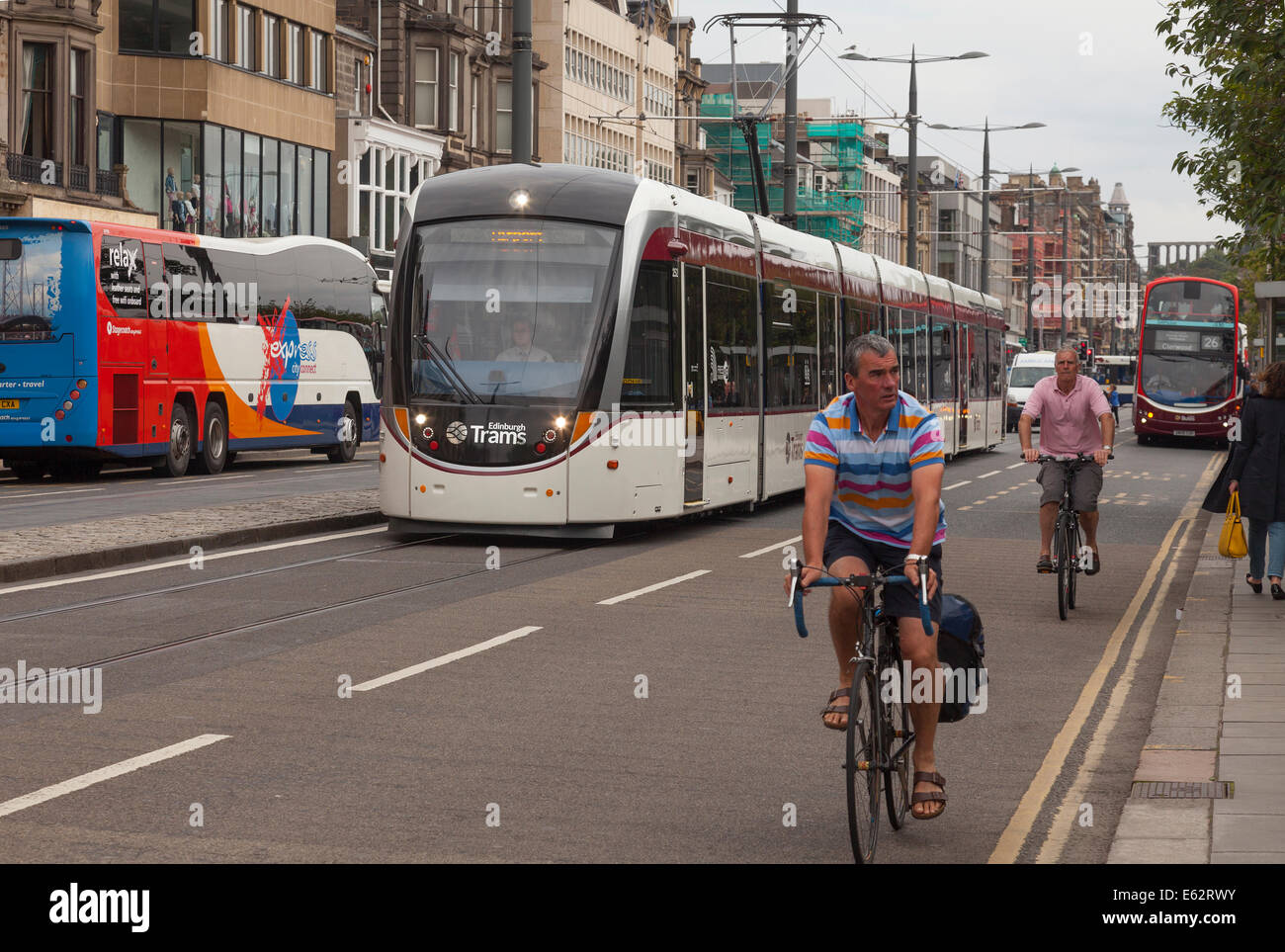 Cycling through edinburgh hi-res stock photography and images - Alamy
