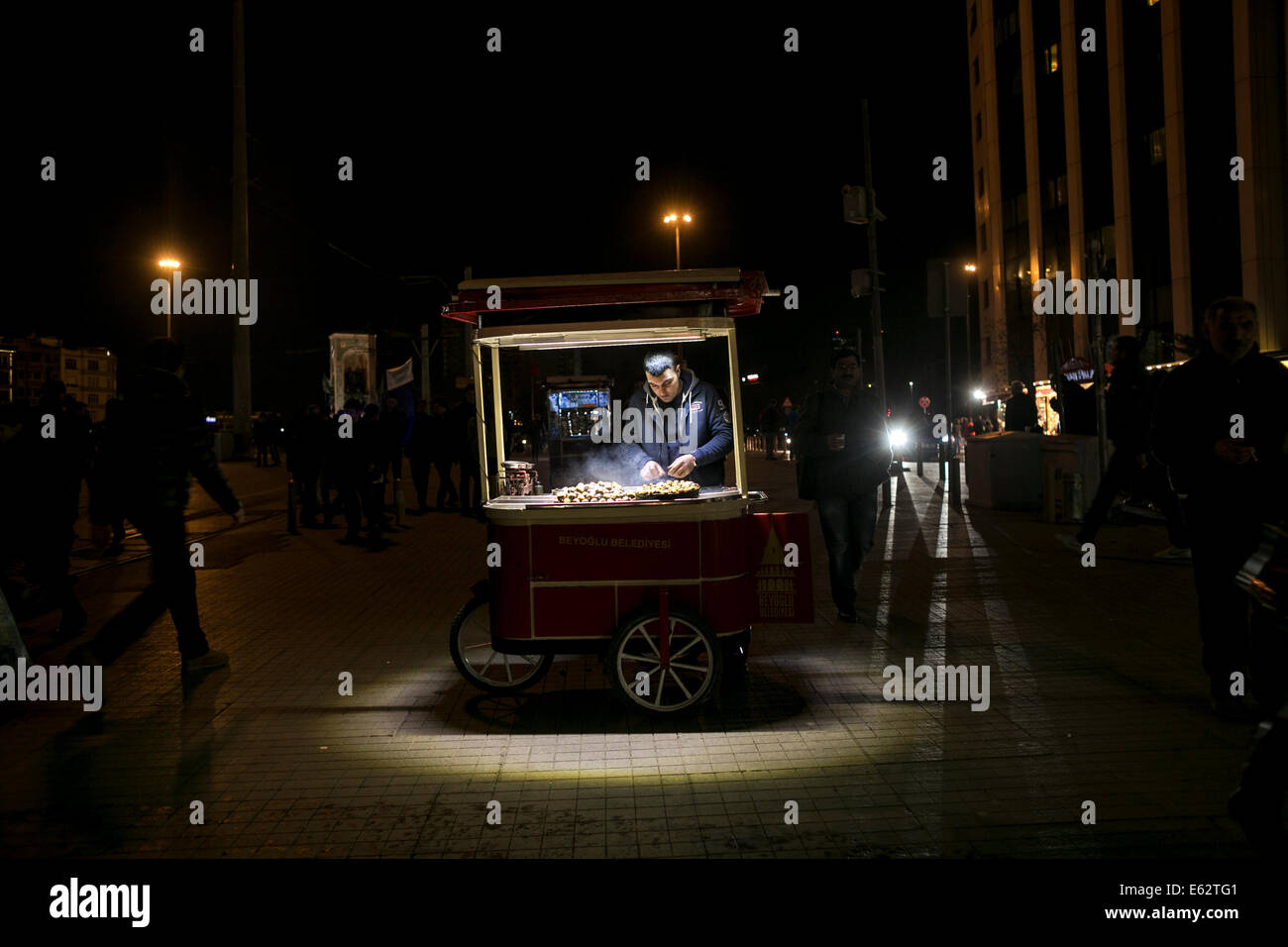 Chestnut Vendor High Resolution Stock Photography and Images - Alamy