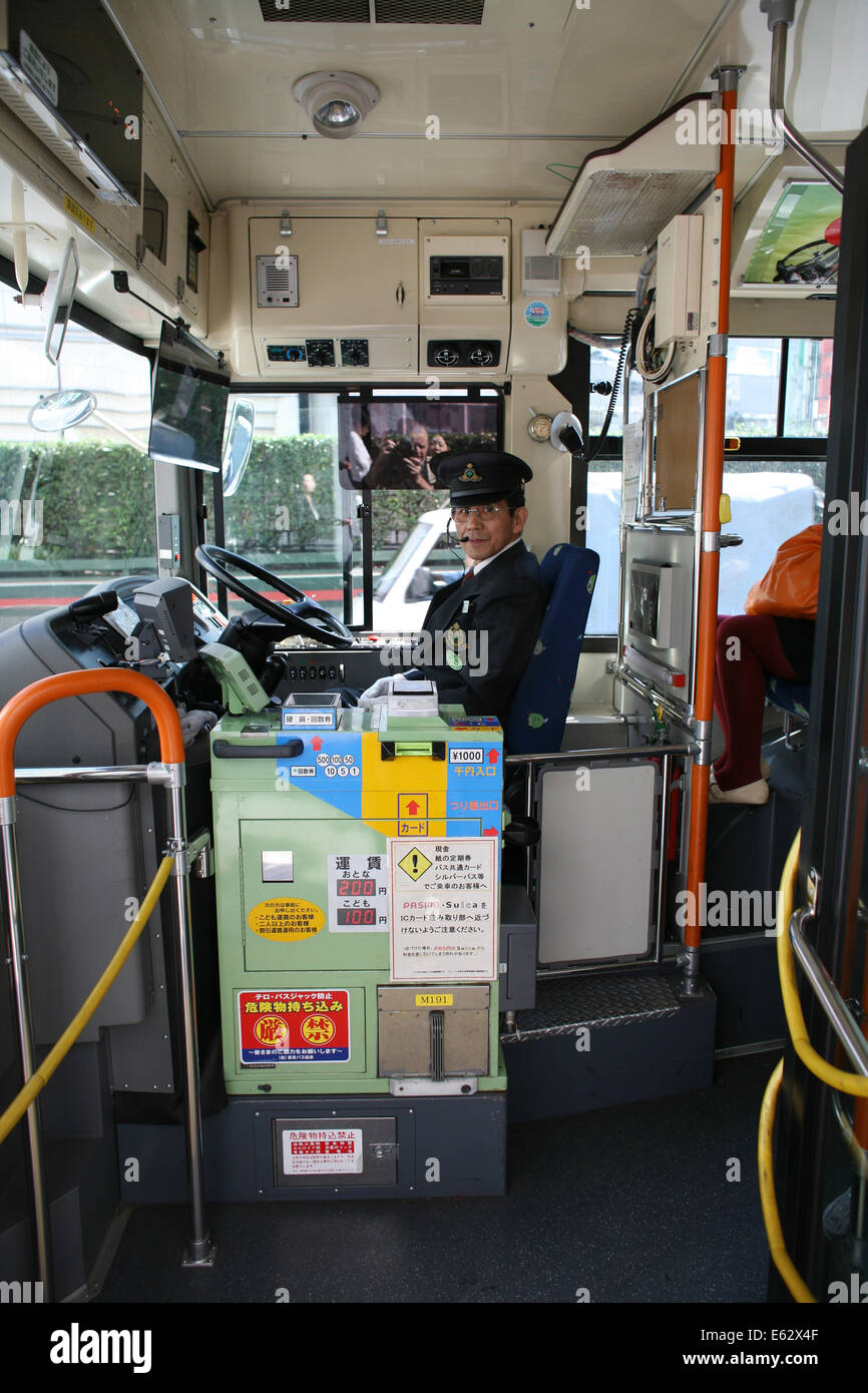 Tokyo train underground tube subway hi-res stock photography and images ...