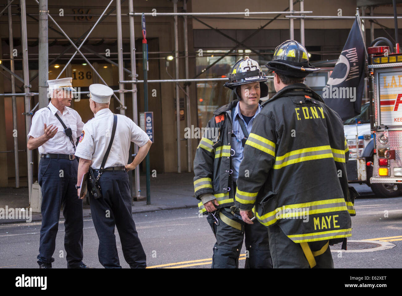 New york fire department helmet hi-res stock photography and images - Alamy