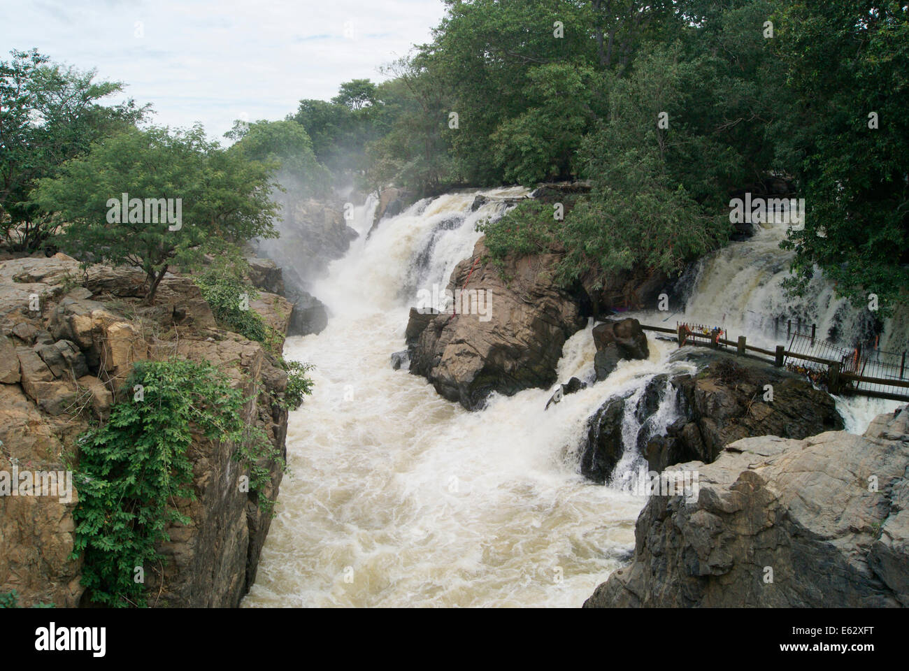 Hogenakkal falls season hi-res stock photography and images - Alamy