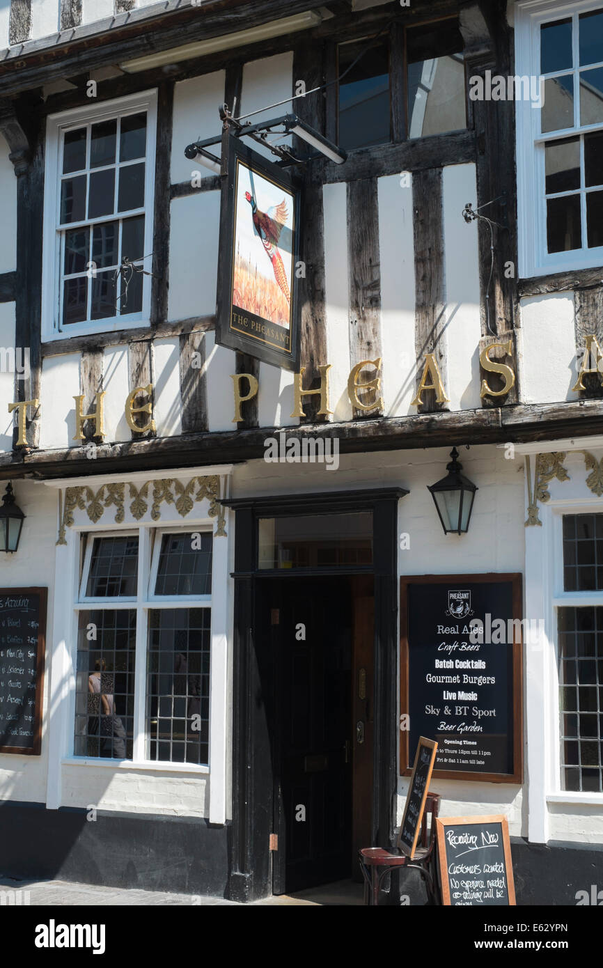 Pub in Worcester Stock Photo - Alamy