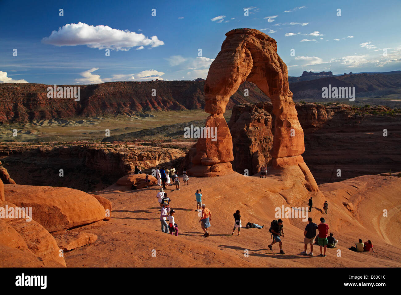 Delicate Arch (65 ft / 20 m tall iconic landmark of Utah), and tourists ...