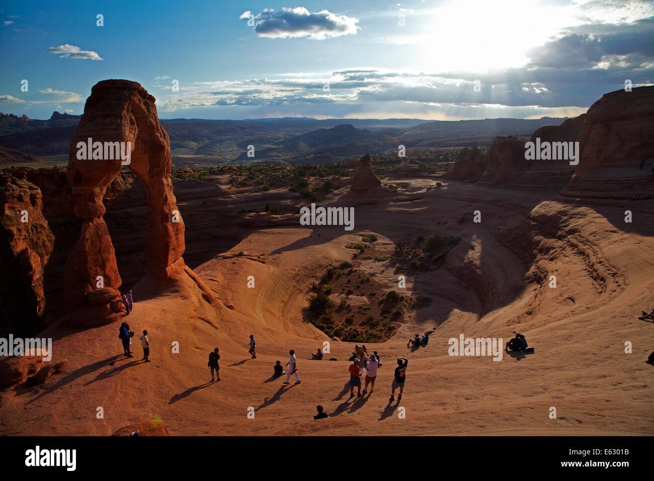 Delicate Arch (65 ft / 20 m tall iconic landmark of Utah), and tourists ...