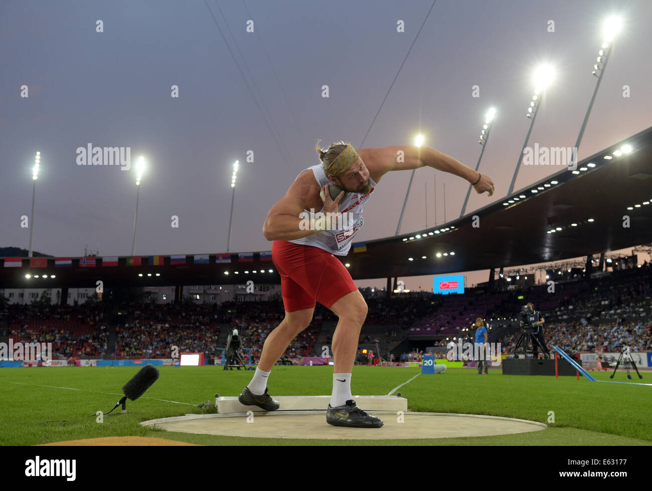 Shot put hi-res stock photography and images - Alamy