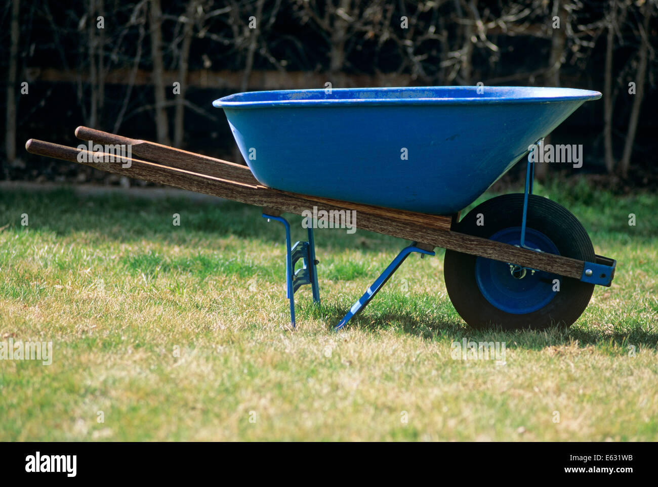 Old fashioned wheel barrow hi-res stock photography and images - Alamy