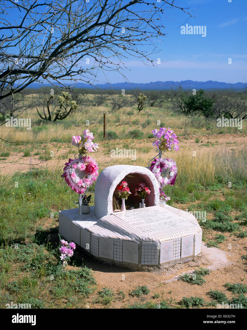 HIGHWAY DEATH MARKER ARIZONA Stock Photo - Alamy