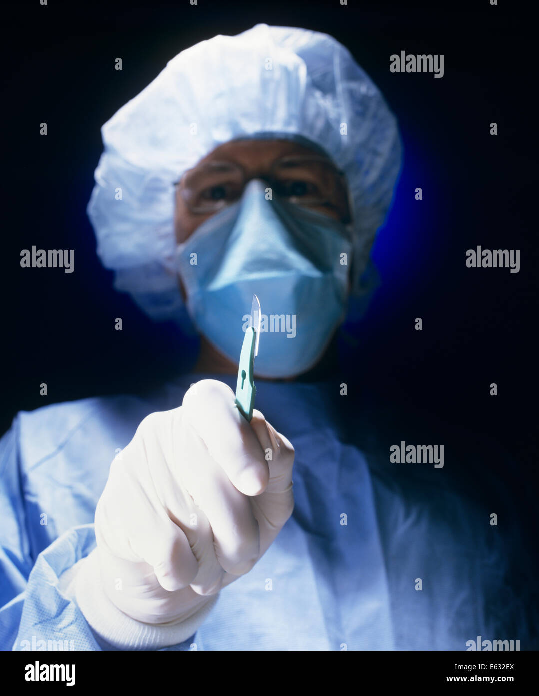 CLOSE UP OF SURGEON WITH SCALPEL LOOKING AT CAMERA Stock Photo - Alamy