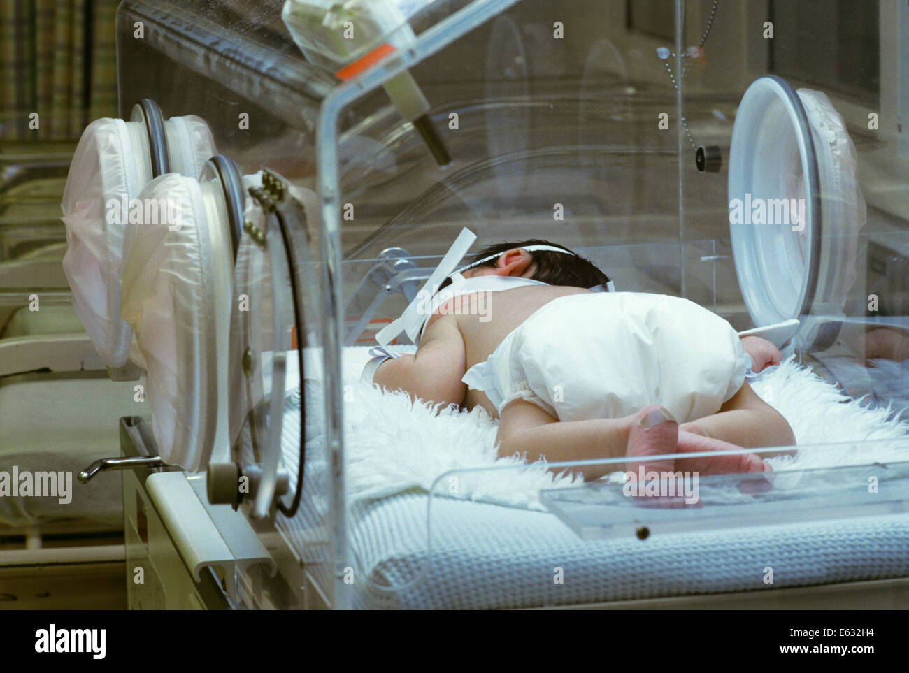 NEWBORN INFANT IS KEPT WARM IN HOSPITAL NURSERY Stock Photo - Alamy