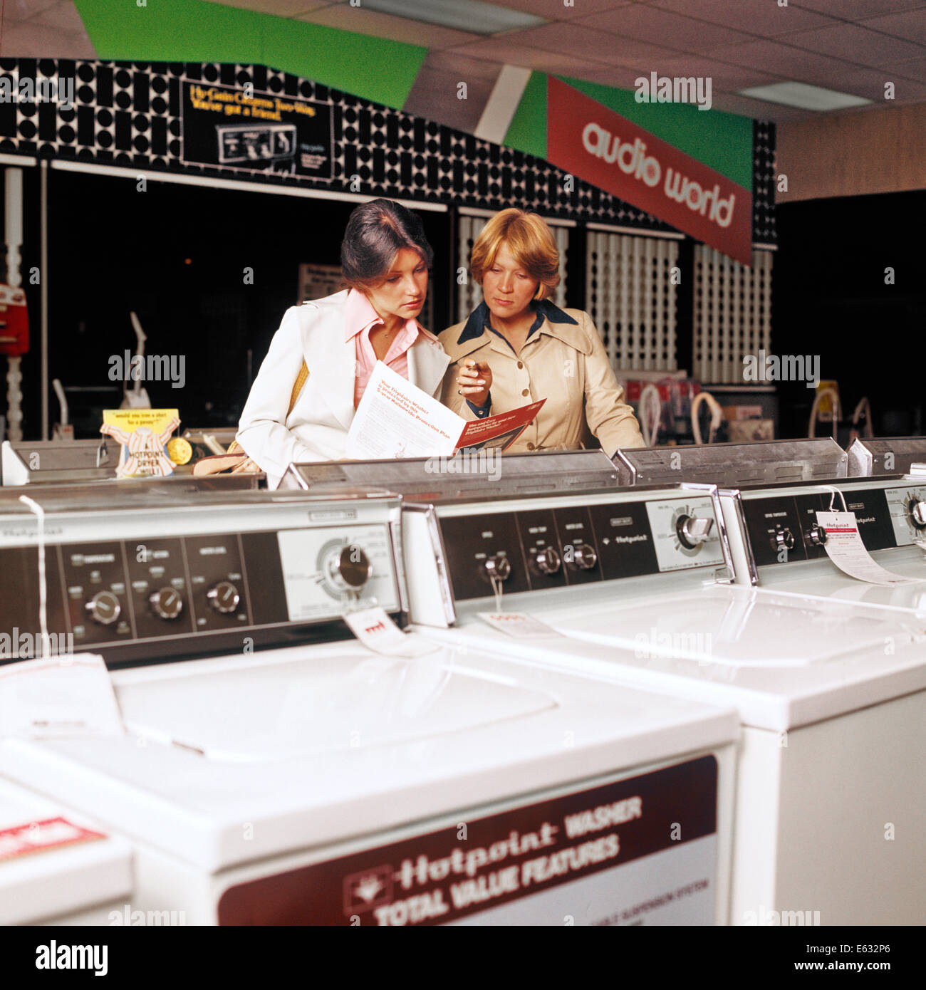 1970s shop washing machine hi-res stock photography and images - Alamy